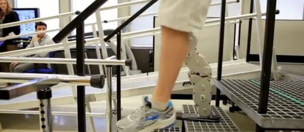 Amputee walks using robotic leg controlled by his brain - SlashGear