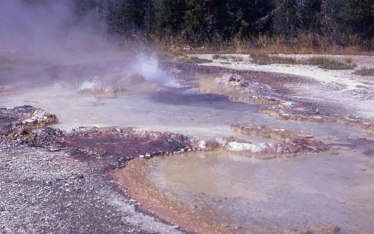 Magma chamber under Yellowstone Park much larger than believed claims ...