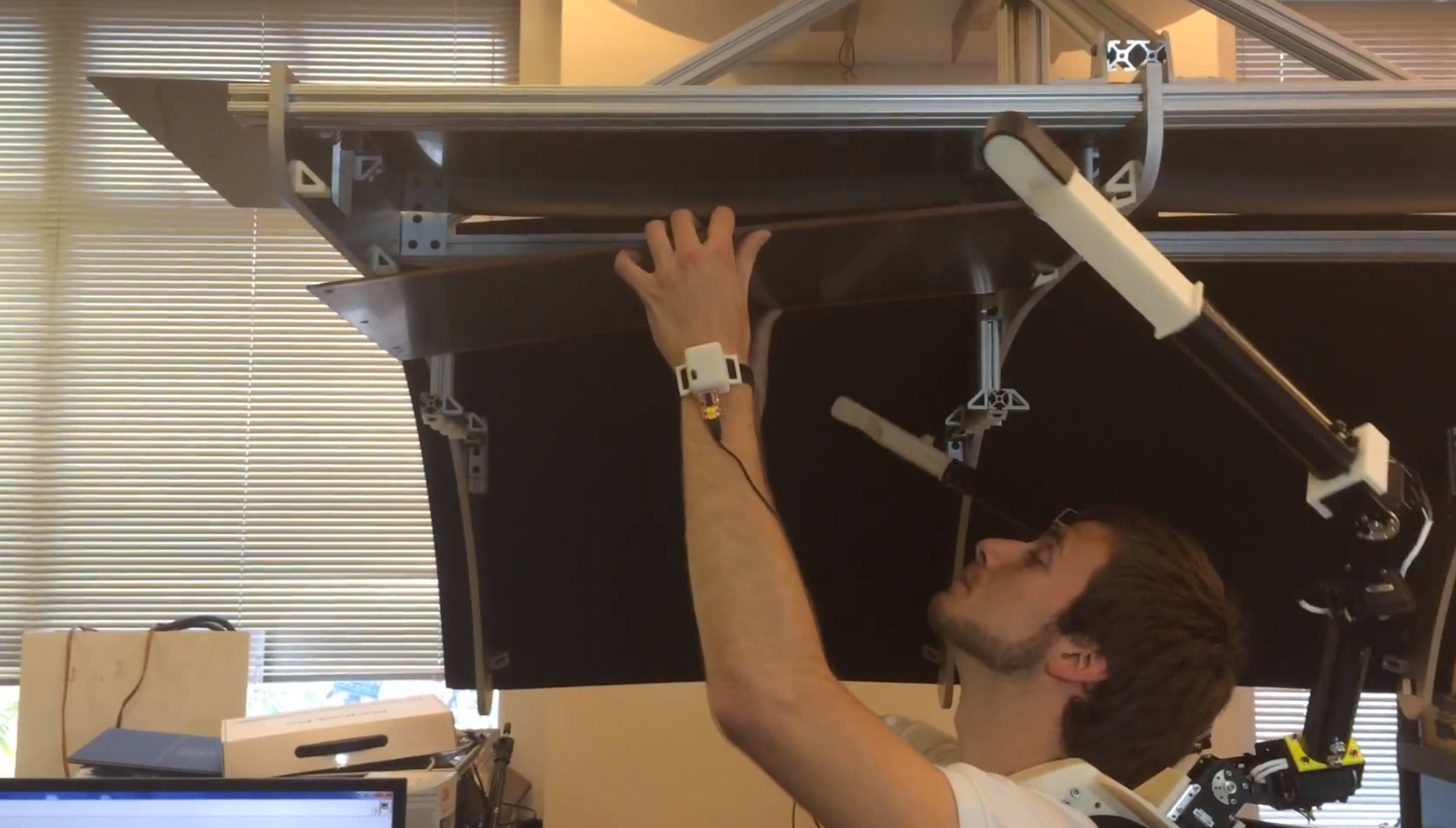 MIT researchers use robotic arms to assist with heavy lifting - SlashGear