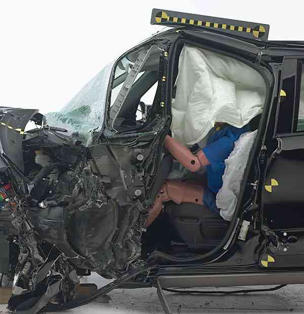 Small cars slammed in tougher crash testing - SlashGear