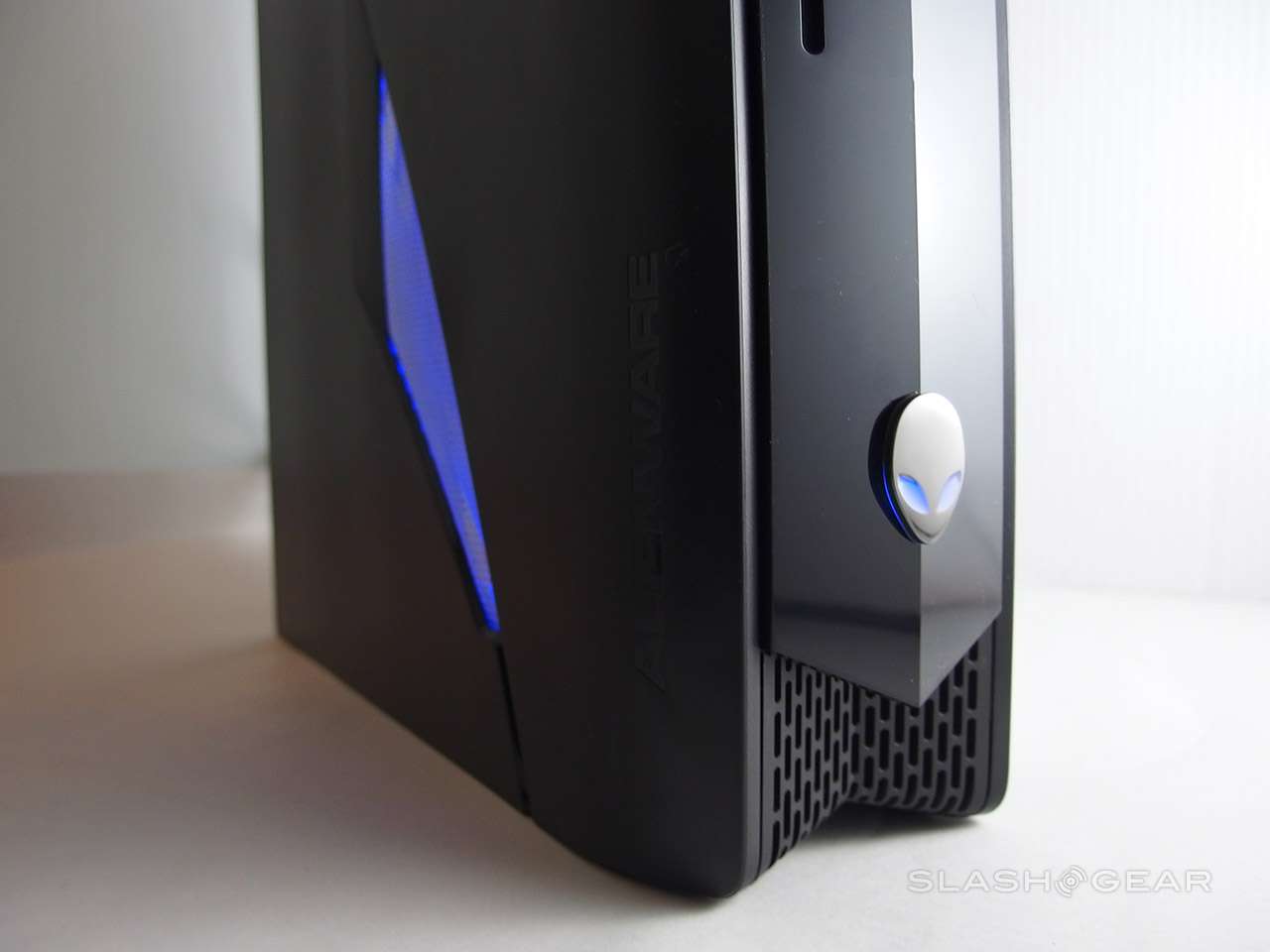 Alienware x51 R2 Review with AMD Radeon R9 270b - SlashGear
