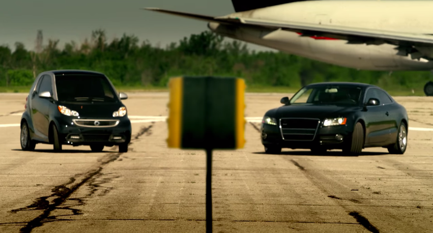Here's a Smart EV drag-racing a Mustang and a Boxster - SlashGear