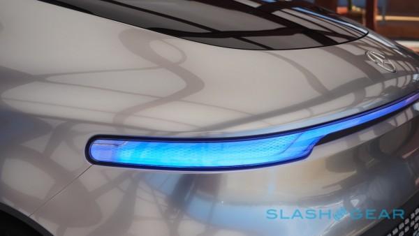 I hitched a ride in Mercedes' F 015 self-driving car - SlashGear