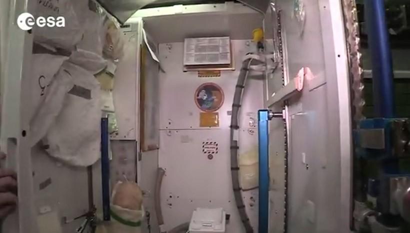 ESA offers video tour of ISS toilet - SlashGear
