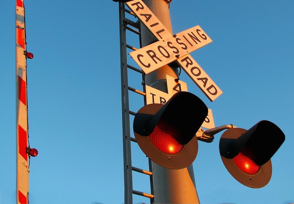 Google Maps will soon highlight US railroad crossings during navigation ...