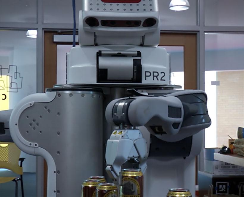 MIT shows off trio of robots that work together to deliver meds and ...
