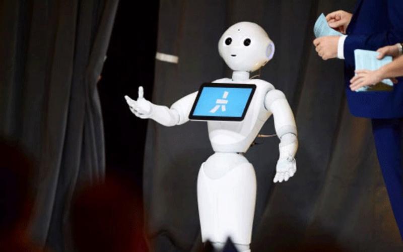 Pepper robot's first stop outside Japan is France [UPDATED] - SlashGear