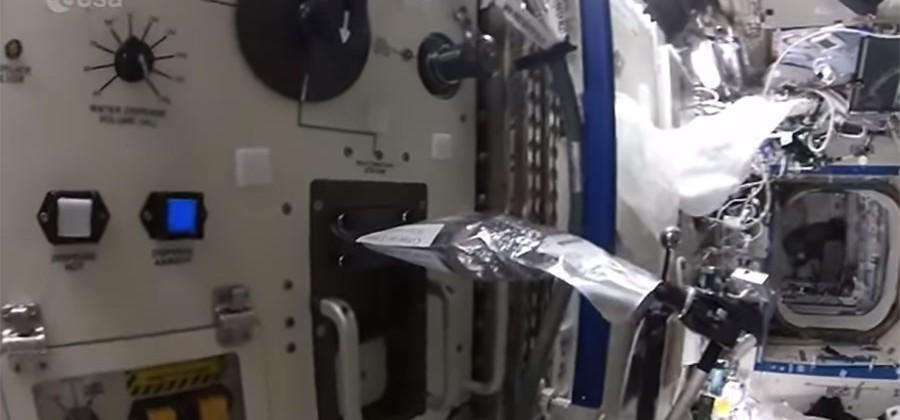 Astronaut shows how coffee is made aboard the ISS - SlashGear