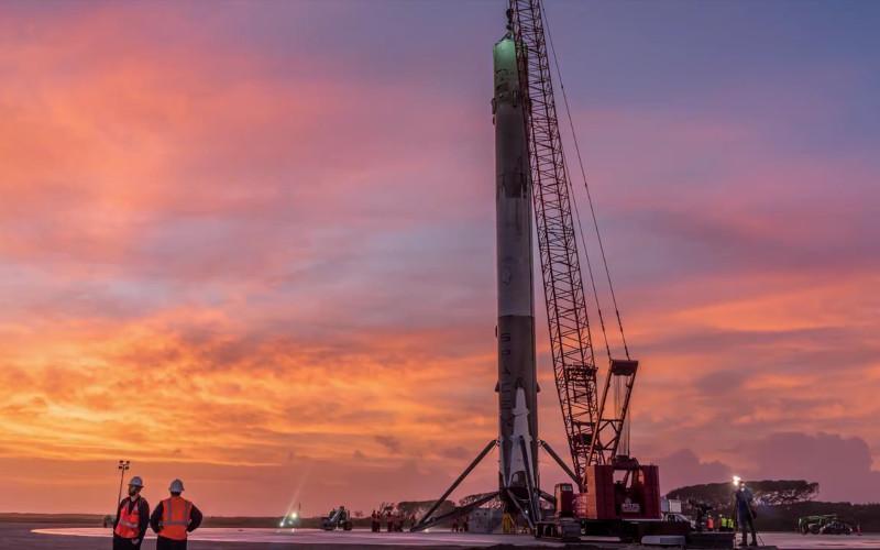 Relive history with SpaceX's Falcon 9 landing montage - SlashGear