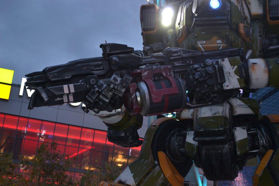 Titanfall 2 : "life-sized model behind the scenes" Boogaloo - SlashGear
