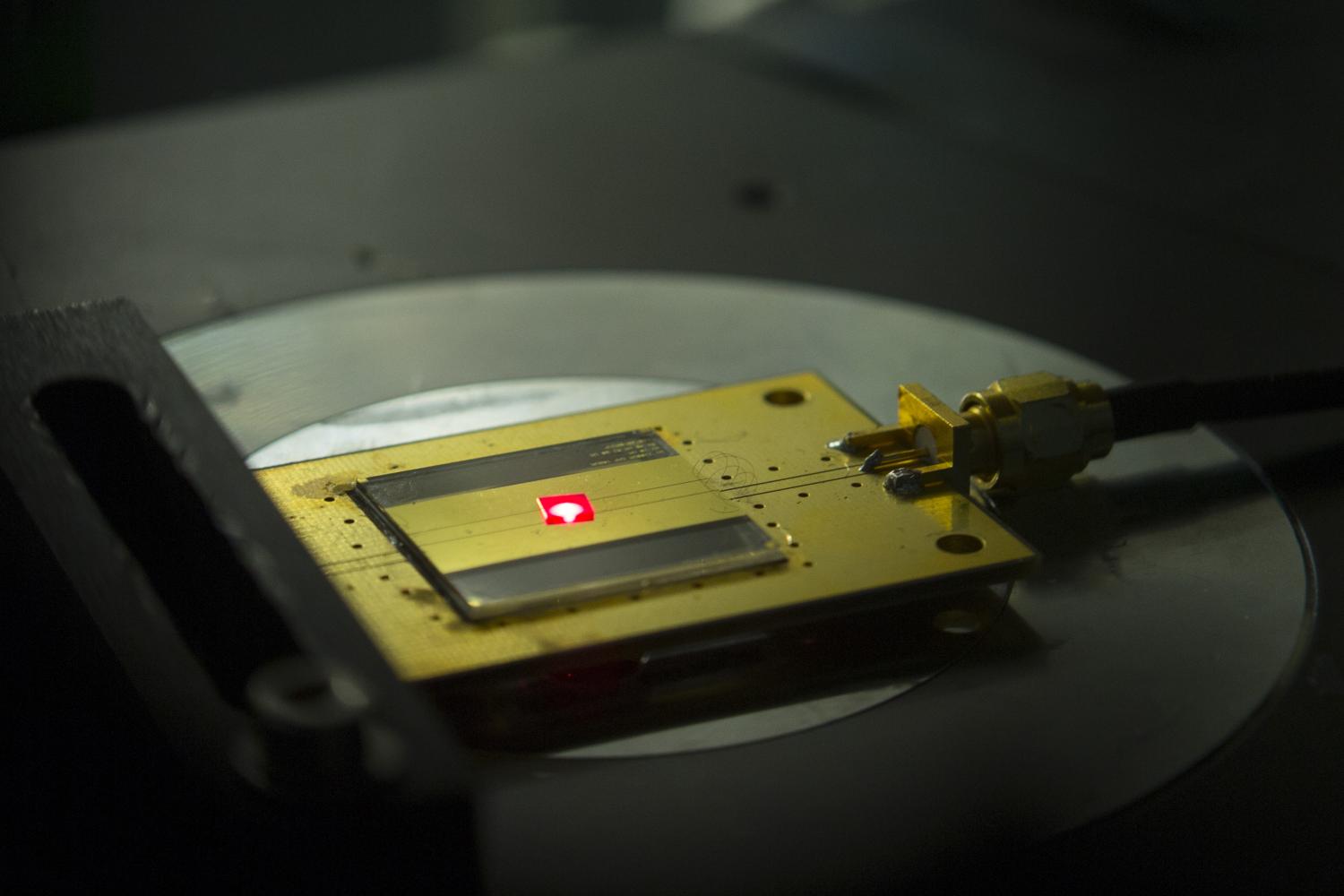 Harvard researchers create smallest radio receiver ever with atomic ...