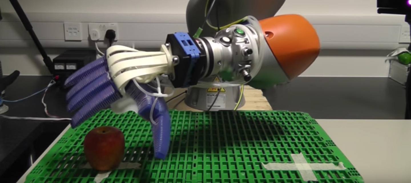 Ocado tests gentle robot hands for picking and packing fruit - SlashGear