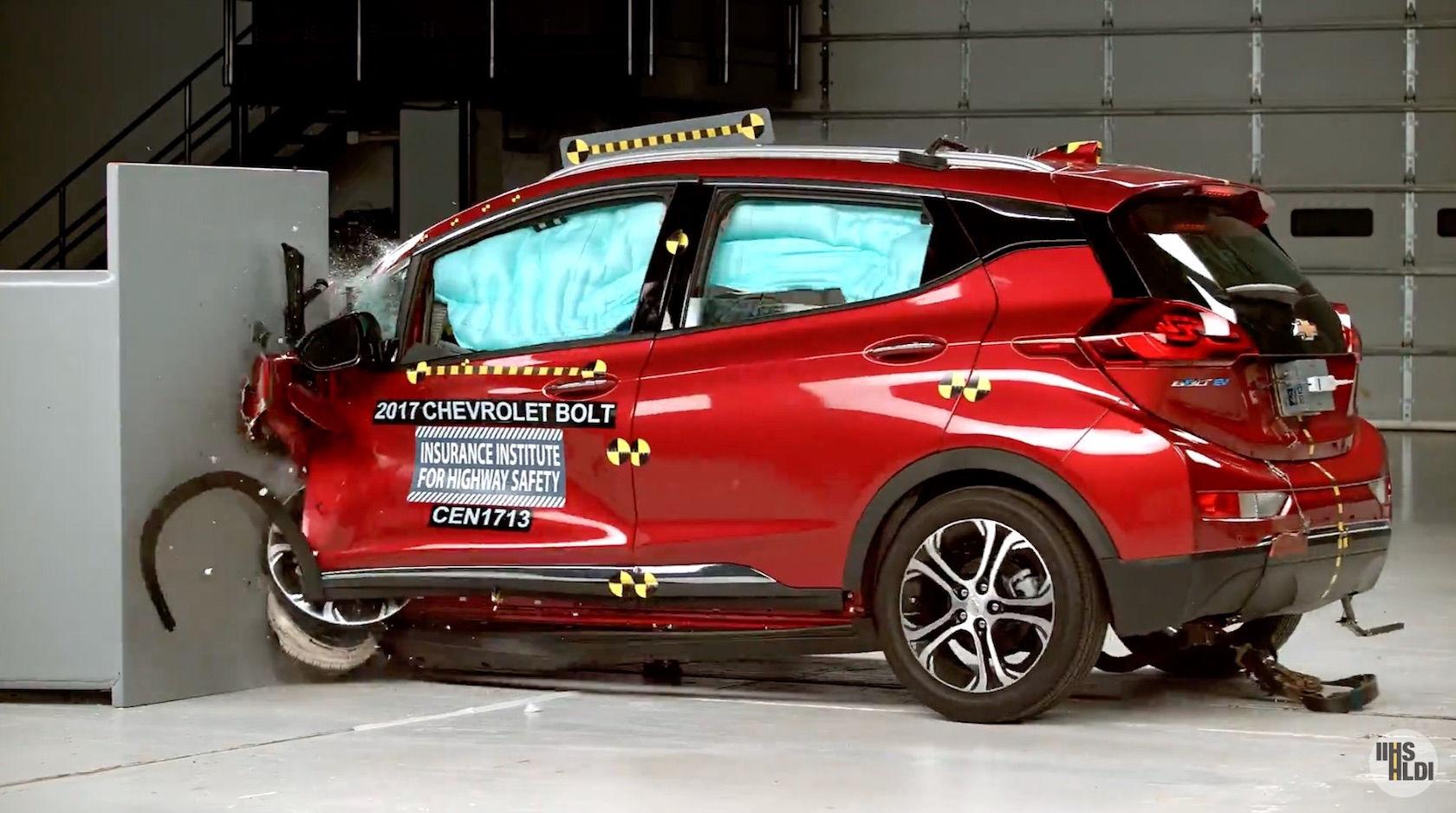 This dramatic Chevrolet Bolt EV crash test video is great news - SlashGear