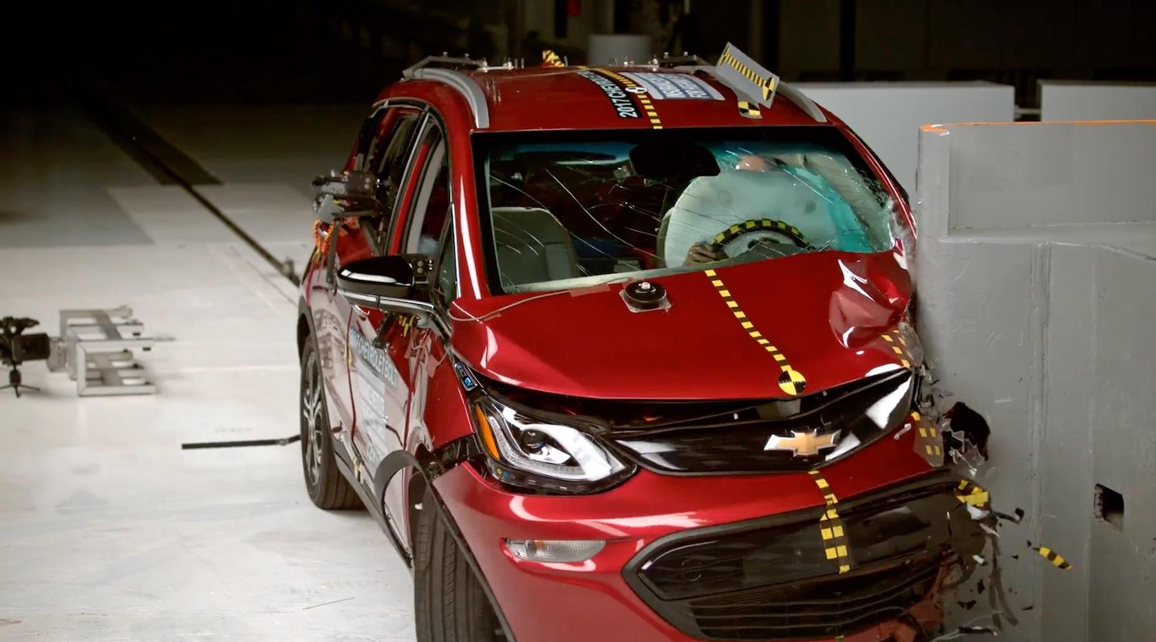 This dramatic Chevrolet Bolt EV crash test video is great news - SlashGear