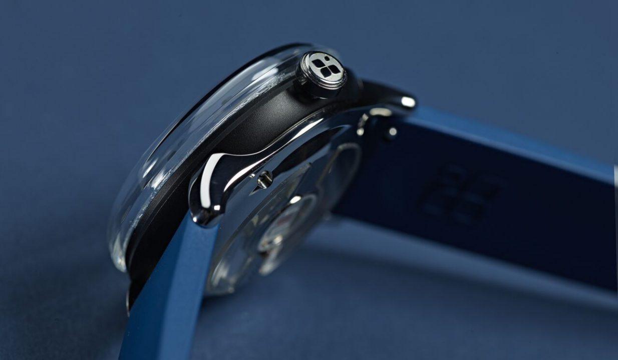 Sequent smartwatch features a self-charging battery - SlashGear