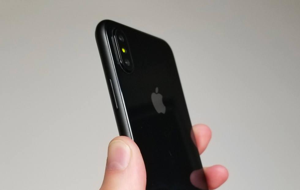 These iPhone 8 pictures show display on in high resolution - SlashGear