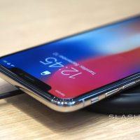 iPhone X hands-on : Apple's OLED flagship up close - SlashGear