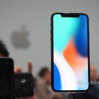 iPhone X hands-on : Apple's OLED flagship up close - SlashGear