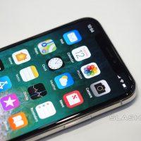 iPhone X hands-on : Apple's OLED flagship up close - SlashGear