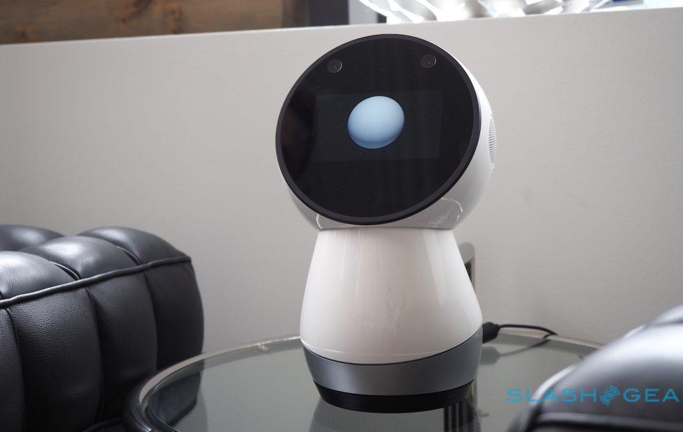 New Jibo ship date drops social robot into Alexa's new world - SlashGear