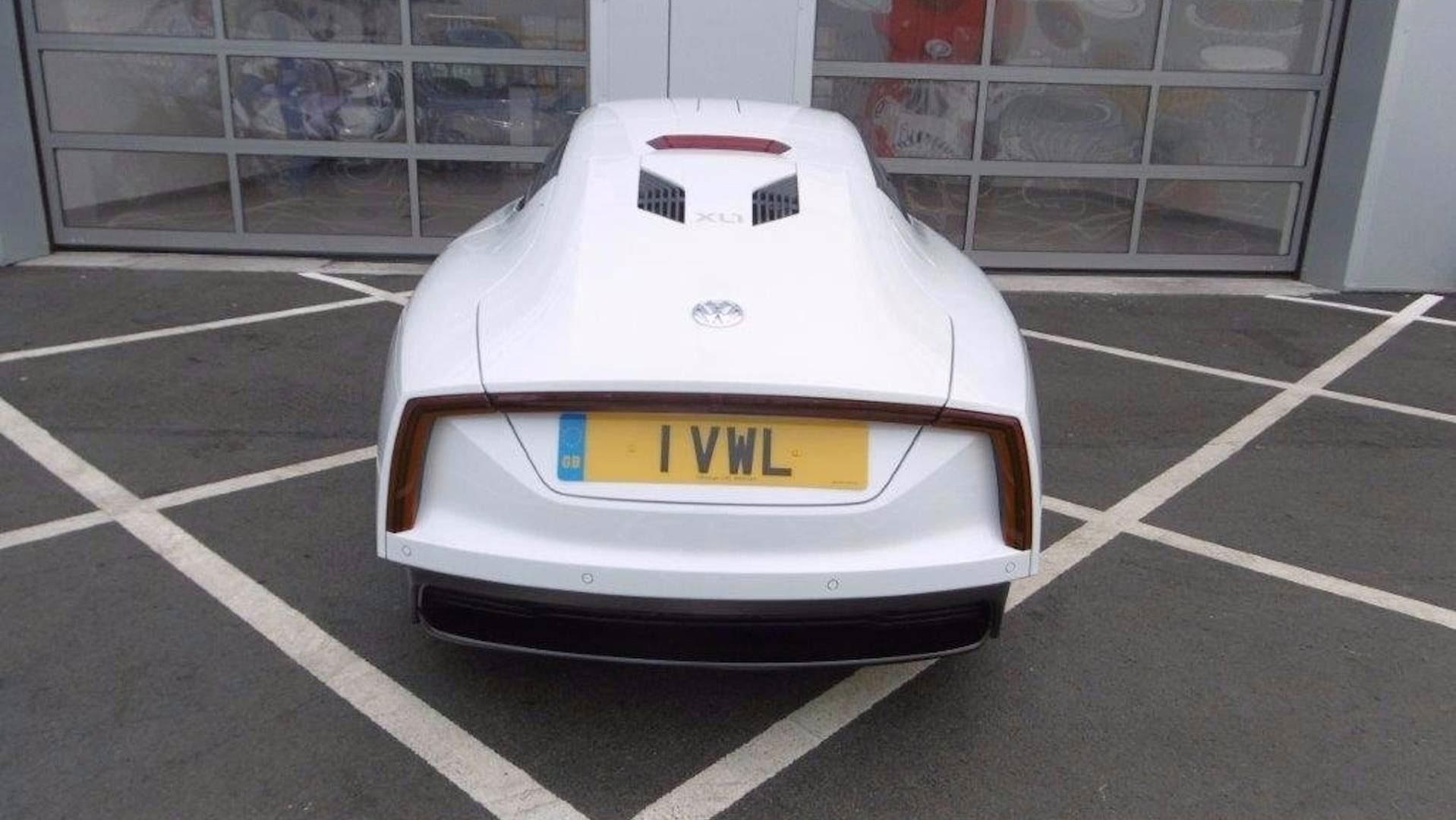 2015 VW X1 Spied Cruising With Supercars