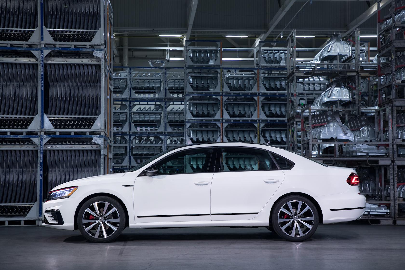 2018 VW Passat GT Affordable Sports Sedan Debuts In Detroit - SlashGear