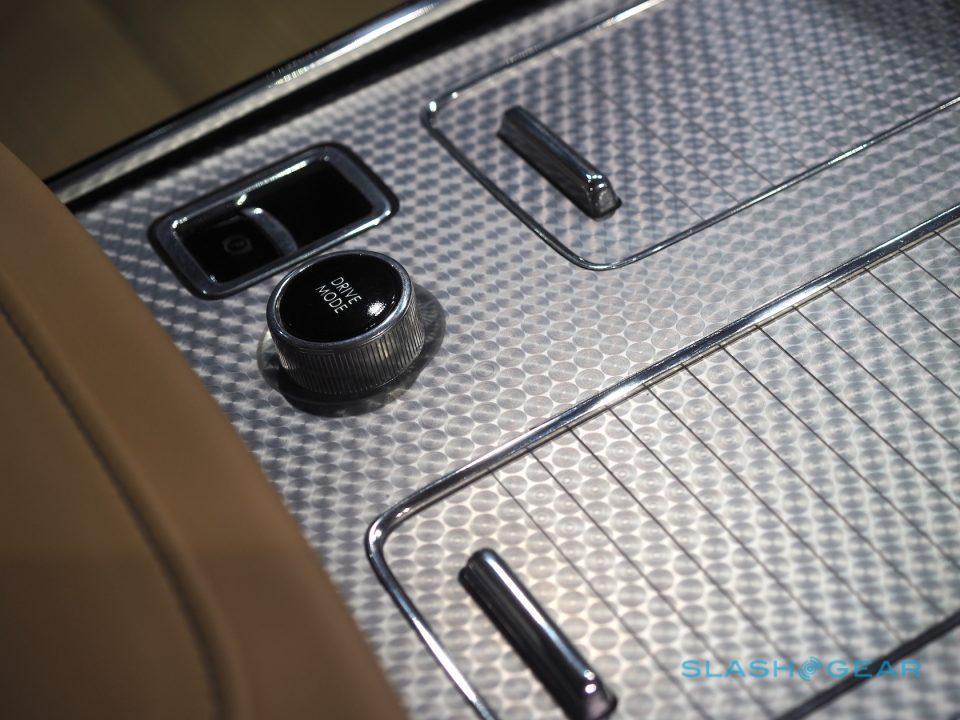 Lincoln Aviator first look: This plug-in hybrid luxury SUV nails it ...