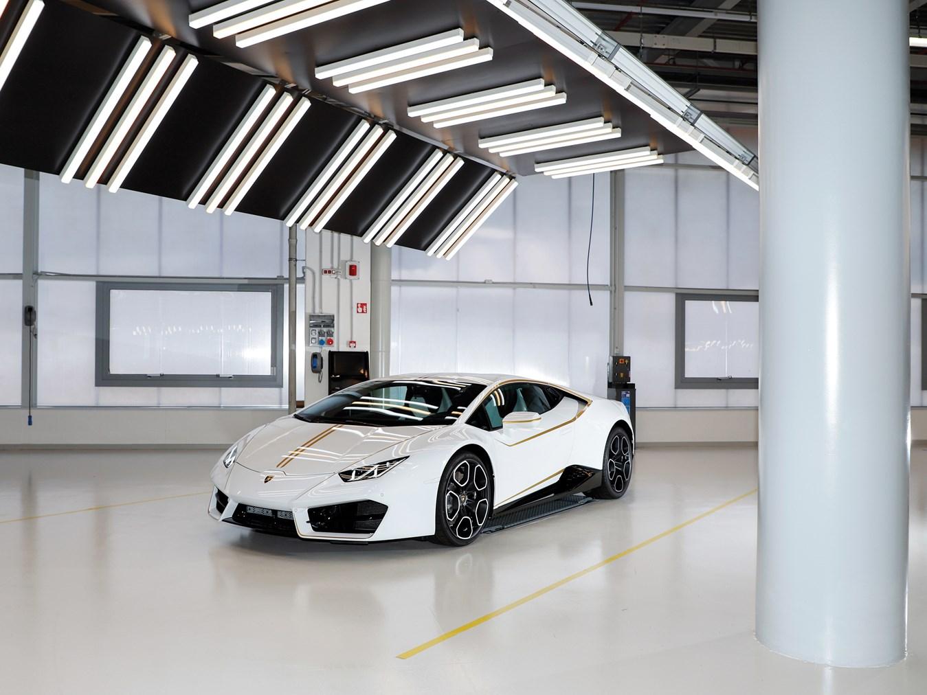 See The Pope's Lamborghini Huracán at Sotheby's - SlashGear