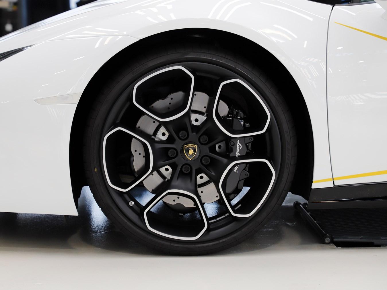 See The Pope's Lamborghini Huracán at Sotheby's - SlashGear