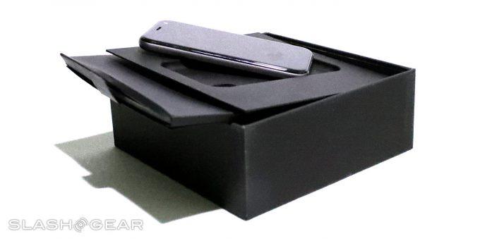 Palm phone unboxing: Look at this tiny thing! - SlashGear