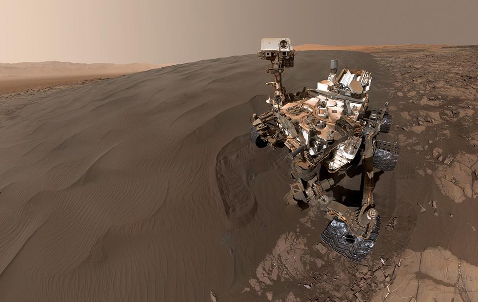 Curiosity turns over new mile as rover returns to old location - SlashGear