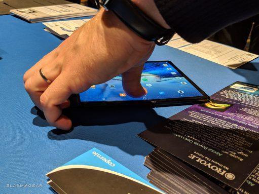 Royole Foldable Display and FlexPai hands-on: Mobile bendy phone screen ...