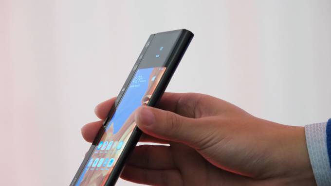 Huawei Mate X revealed: 5G foldable phone looks stunning - SlashGear