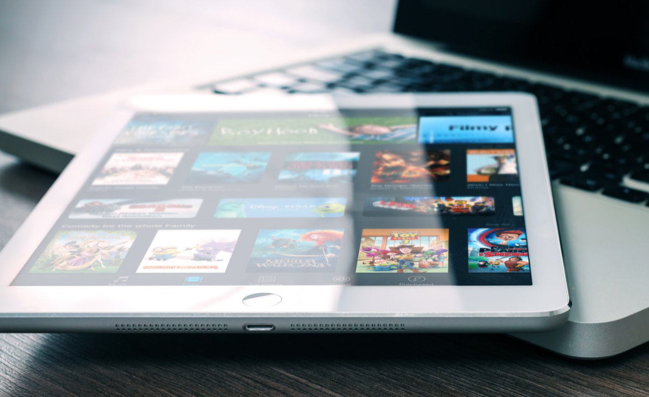 Netflix finally launches Smart Downloads feature on iPhone and iPad ...