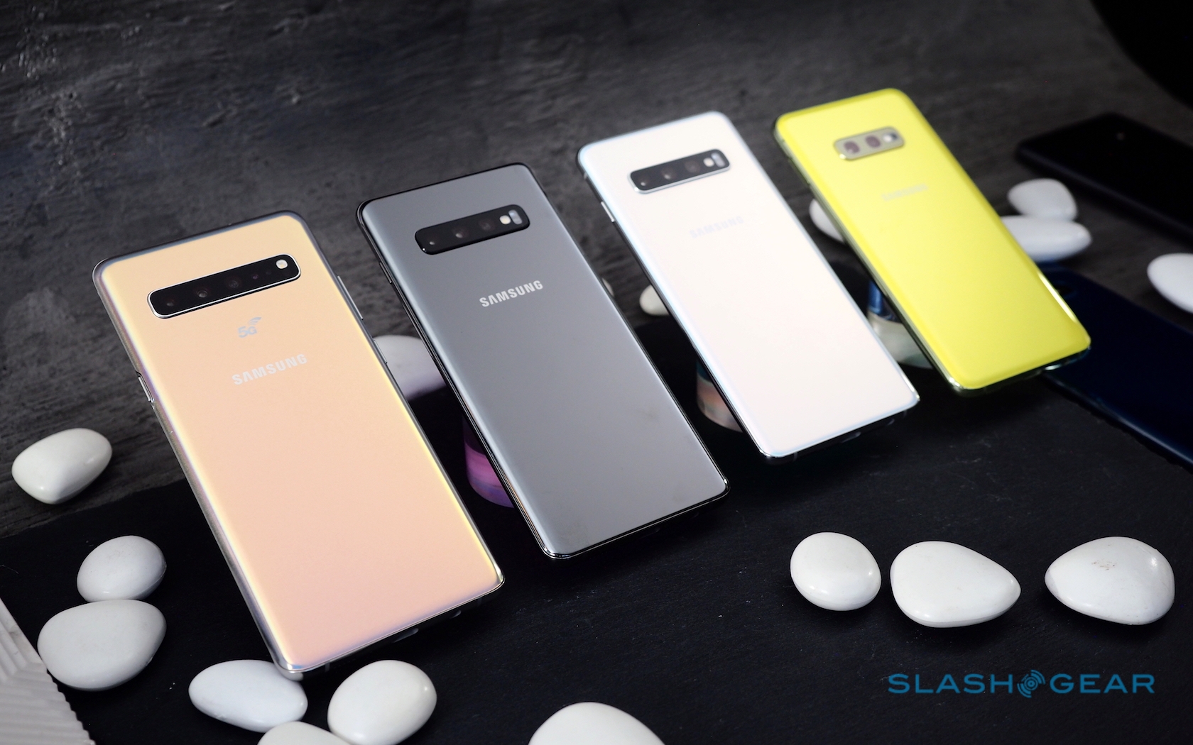 Samsung Galaxy S10 hands-on: Family of Four - SlashGear