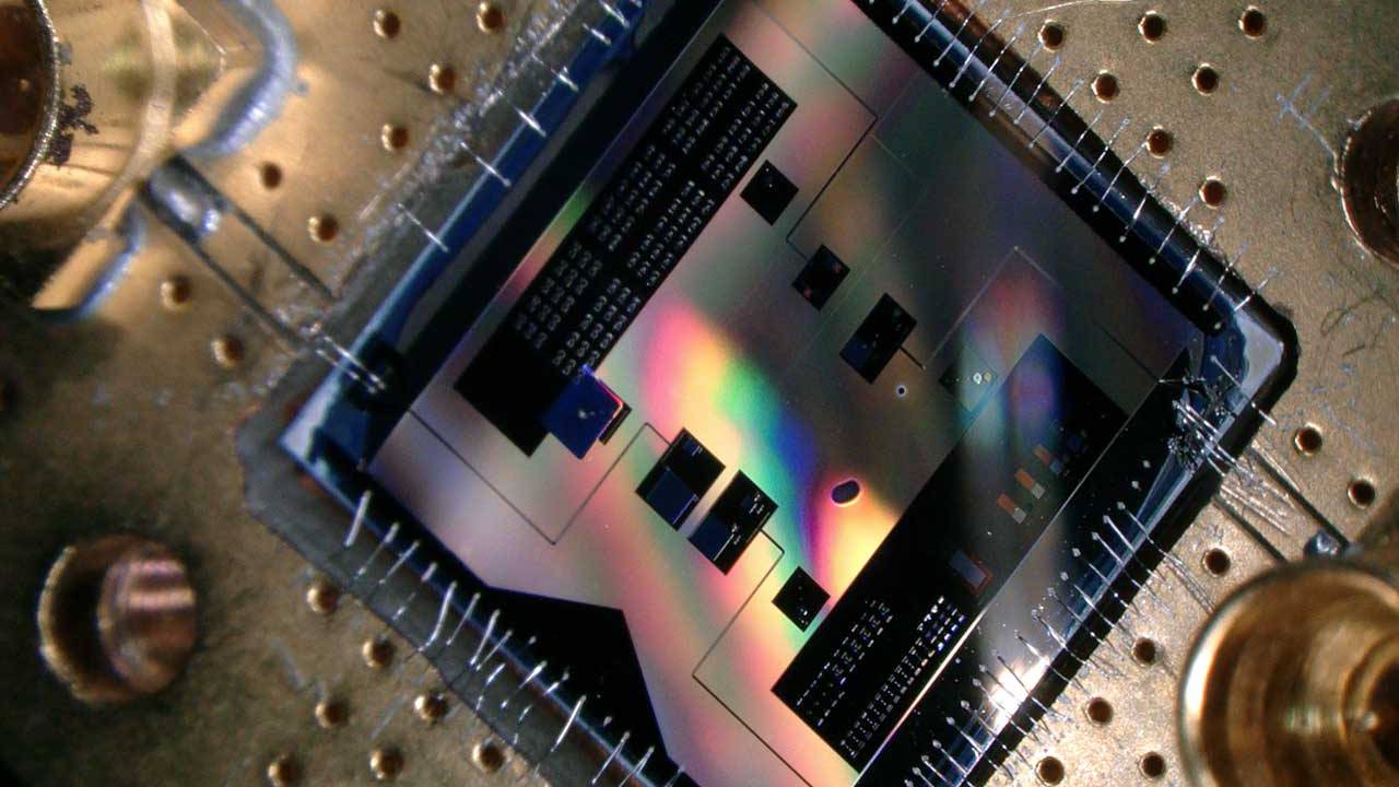 New quantum circuit lets researchers listen to weakest radio signals ...