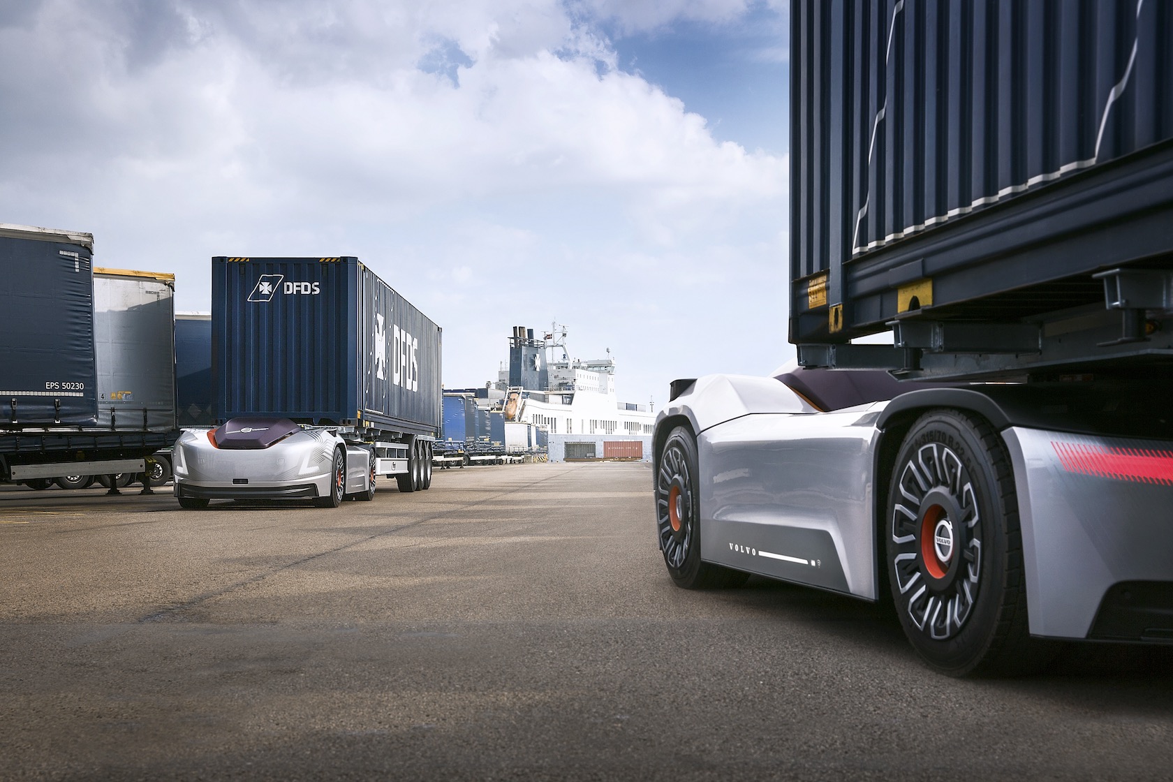 Volvo's autonomous trucks just picked up their first real-world job ...