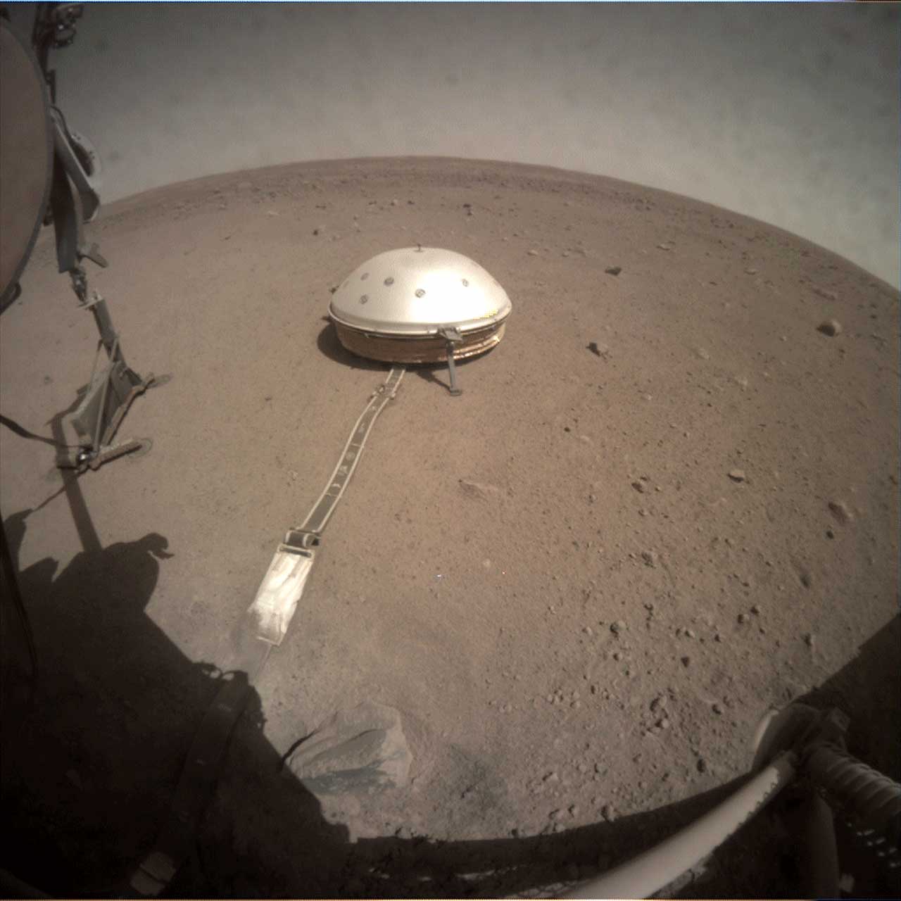 NASA's InSight uncovers "mole" probe - SlashGear