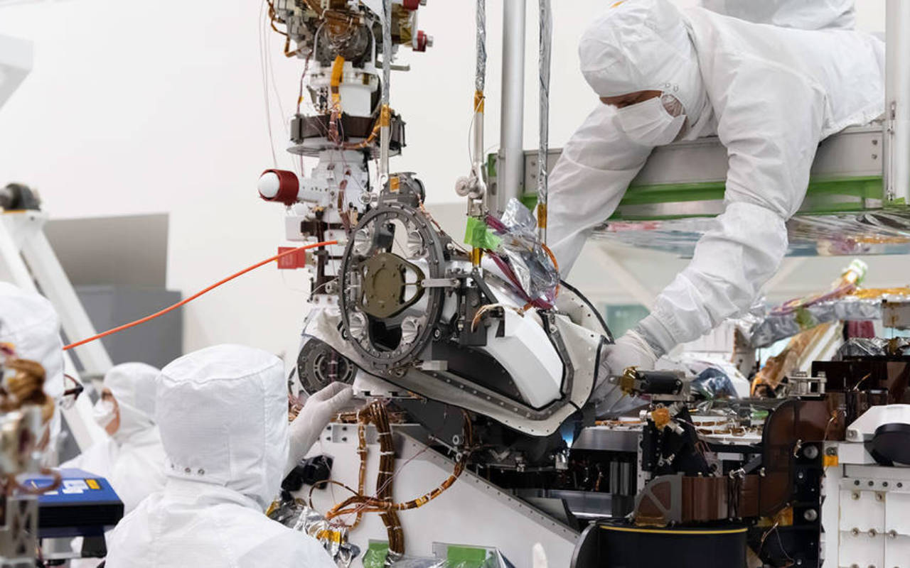 NASA installs rock-sampling toolkit on Mars 2020 rover - SlashGear