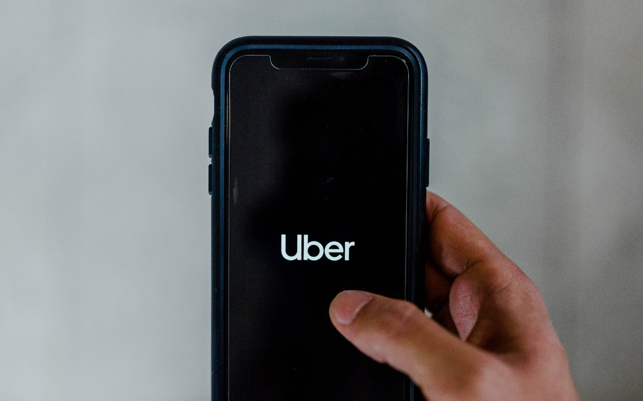 Uber is now using riders' smartphones to detect unusual trips - SlashGear