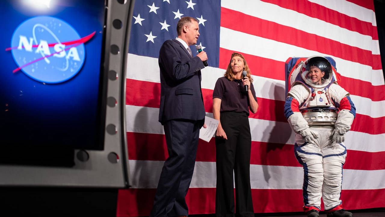 NASA shows off new spacesuit and Orion Crew Survival System suit ...