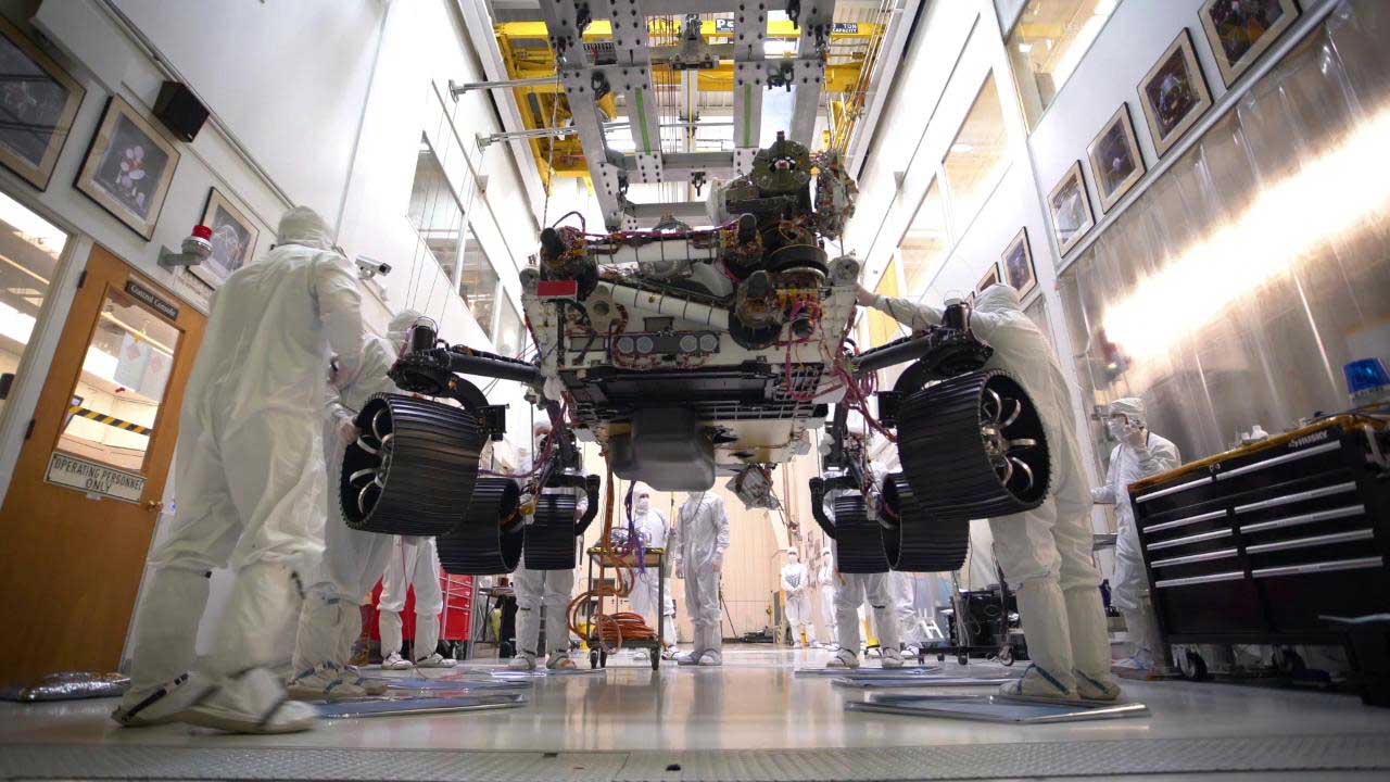 NASA's Mars 2020 rover stands on its wheels for the first time - SlashGear