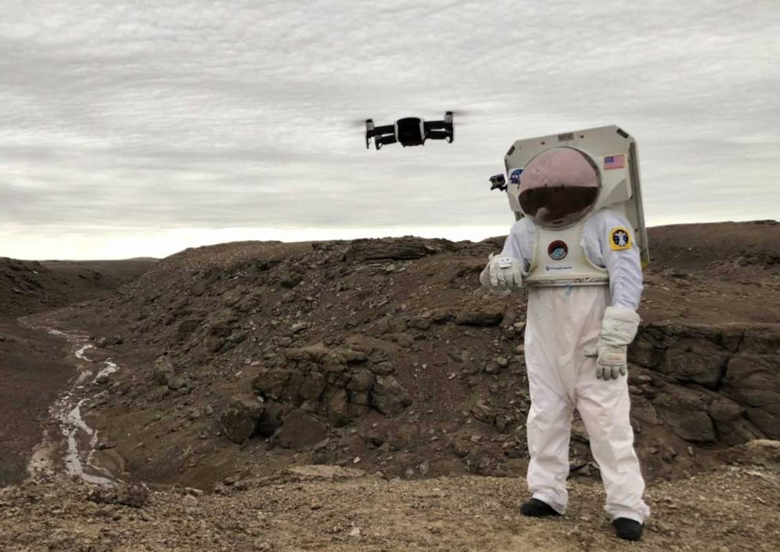 New smart glove for astronauts may one day explore the moon and Mars ...