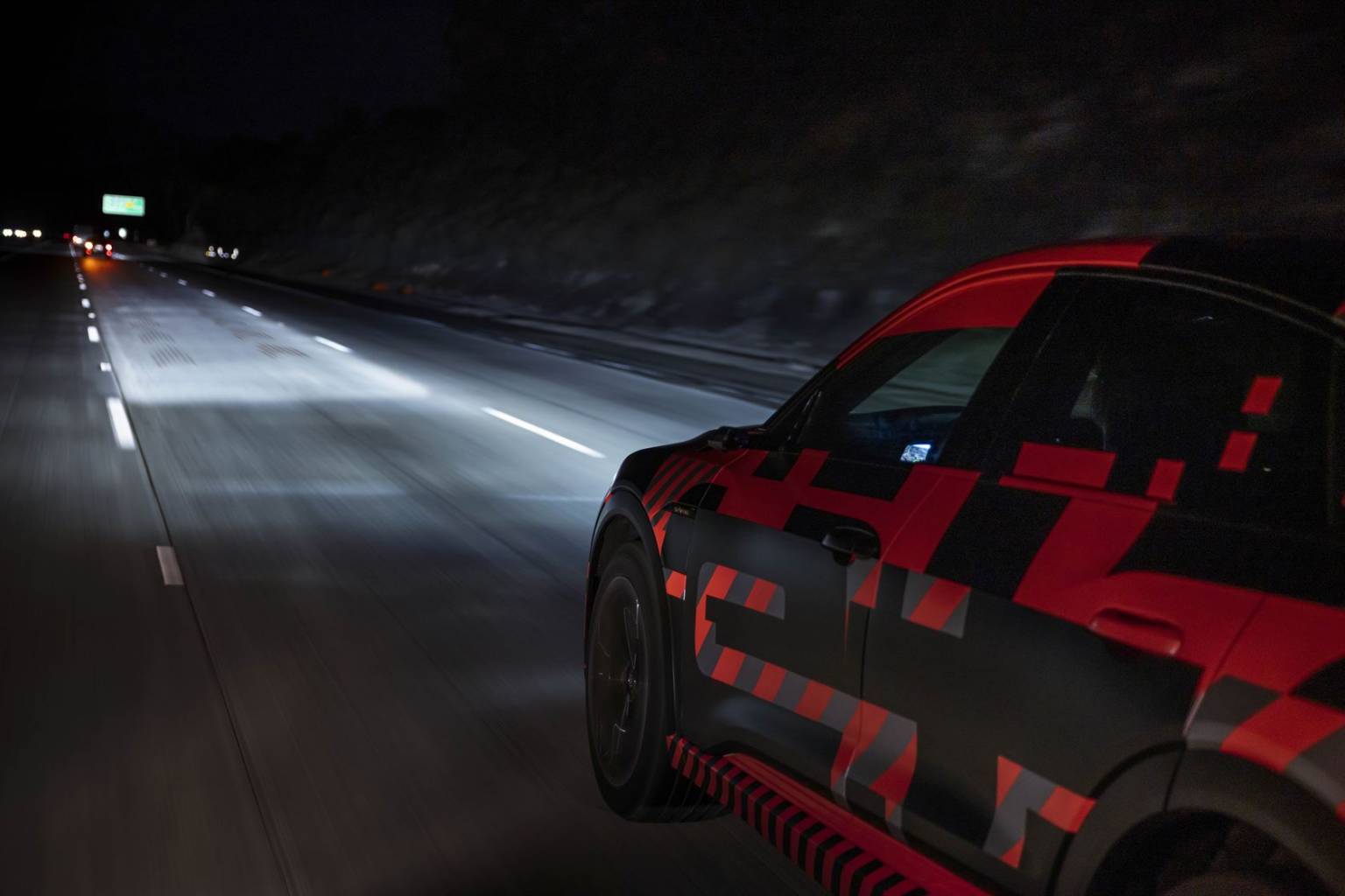 Audi Digital Matrix LED Headlights first look: The e-tron tech the US ...