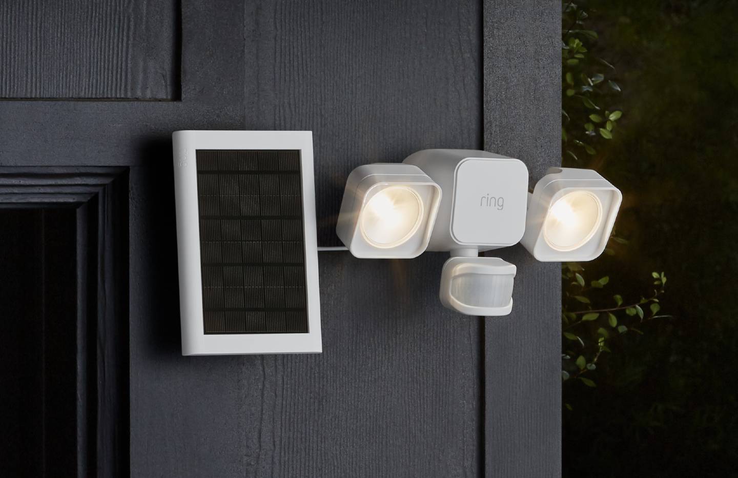Ring's new smart home gear includes connected indoor and outdoor bulbs ...