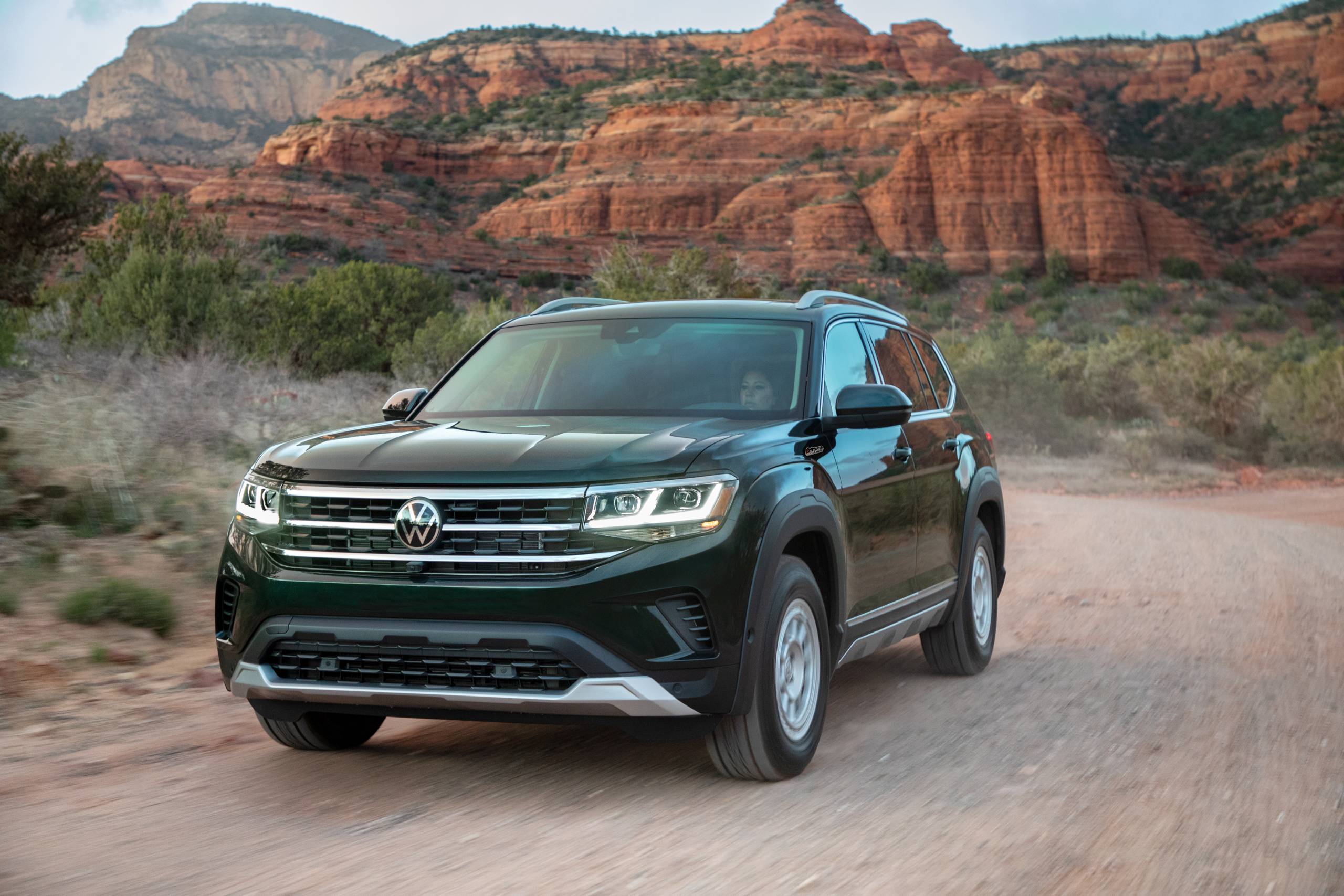 Volkswagen debuts Basecamp off-road accessories for new Atlas SUV ...