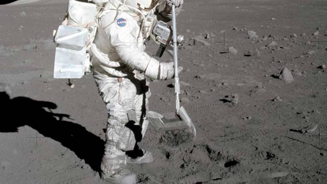 Researchers create a novel way to remove moon dust - SlashGear Researchers create a novel way to remove moon dust - SlashGear