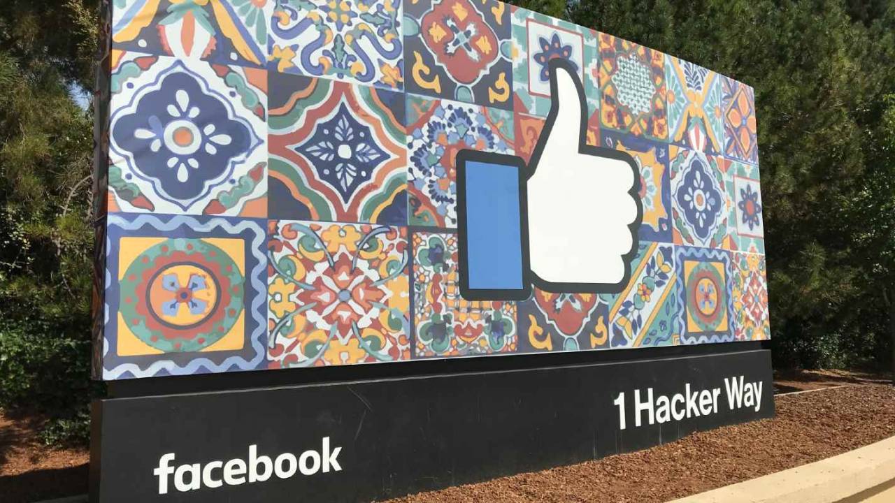 SlashGear - Page 1043