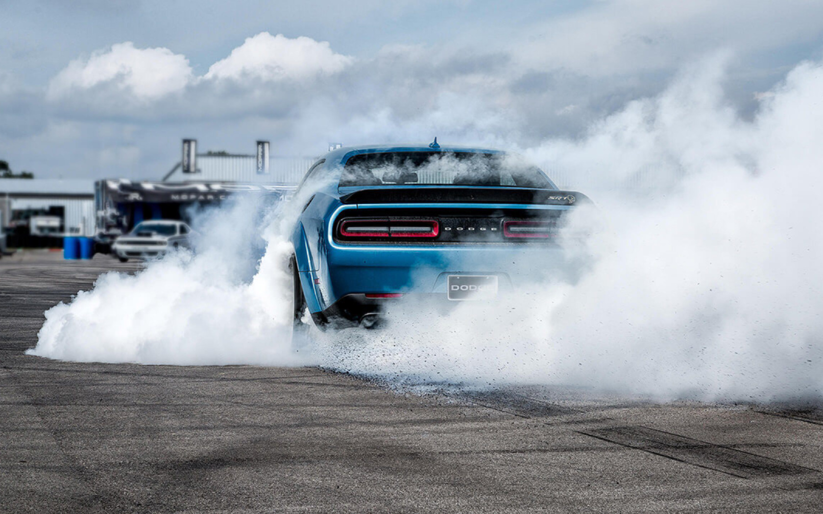 Mopar "Hellcrate" boxes you up an 807 horsepower HEMI V8 - SlashGear