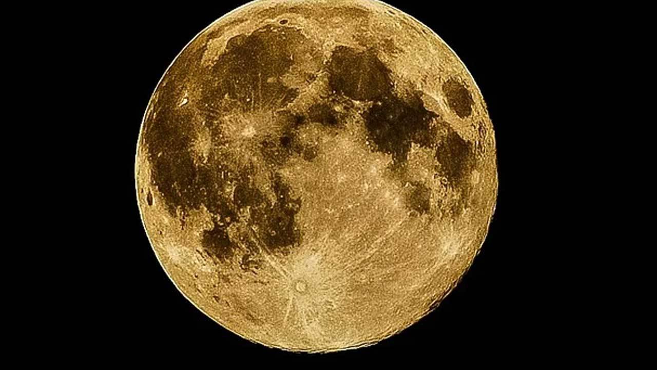 Check out the beaver moon early Monday morning - SlashGear